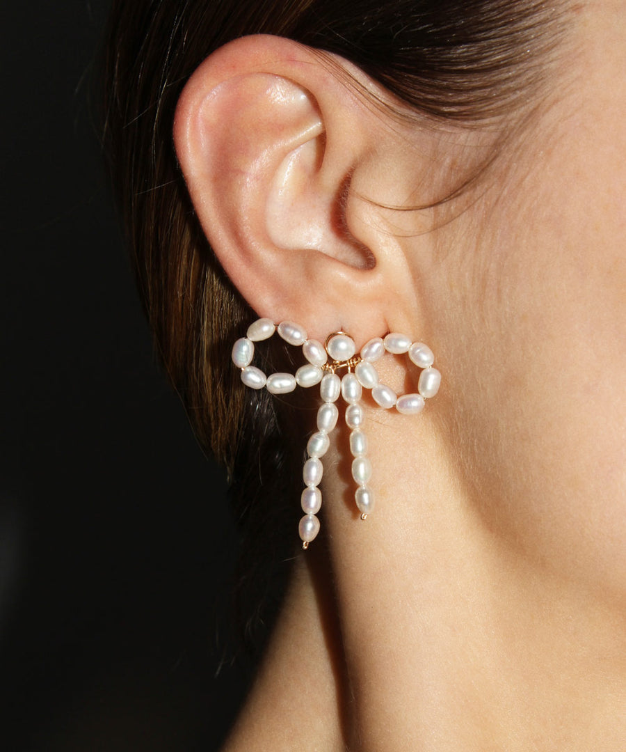 The Pearl Bow Earrings – Maison de Femmes